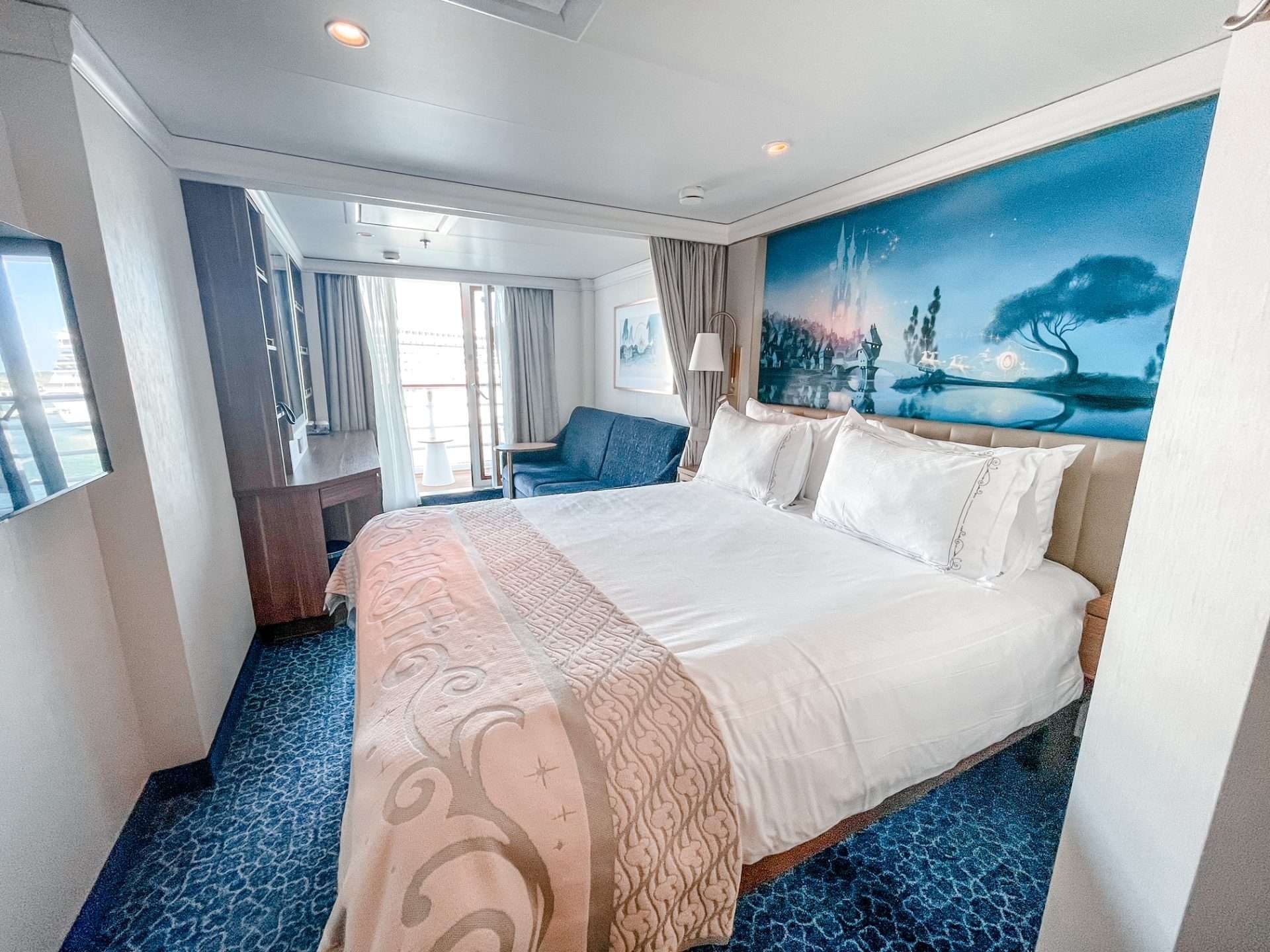 Disney Wish Stateroom Deluxe Oceanview with Verandah 6162