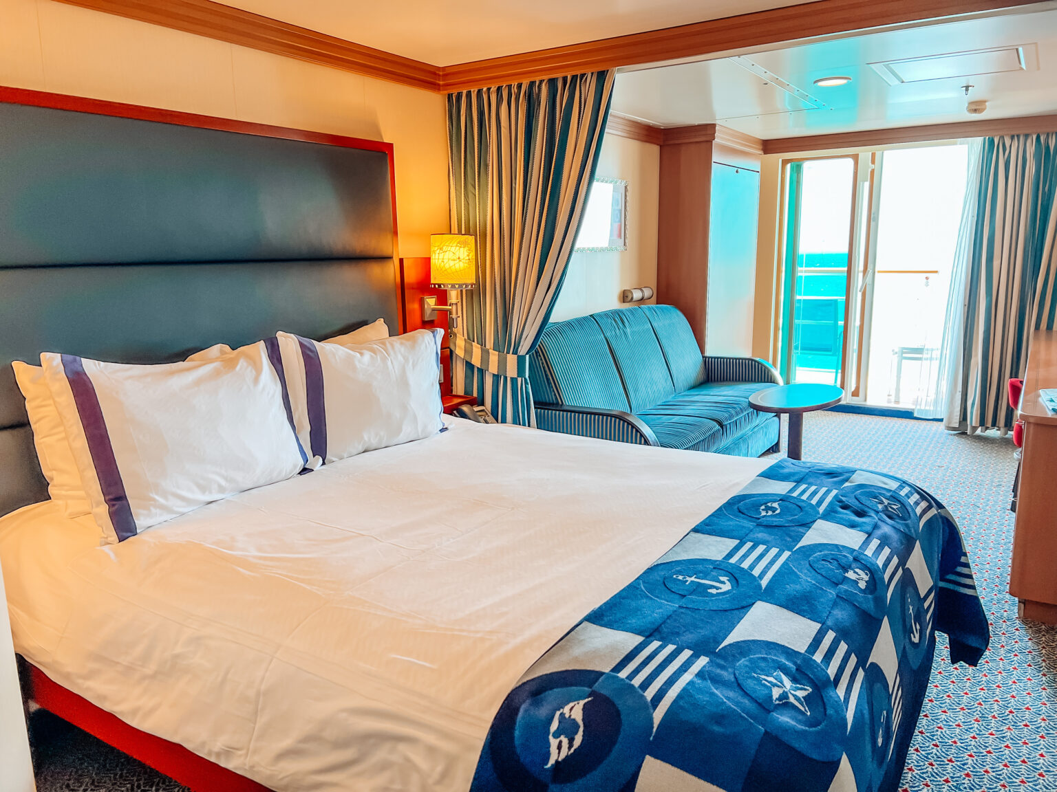 Disney Dream Stateroom Deluxe Family Oceanview with Verandah 7092
