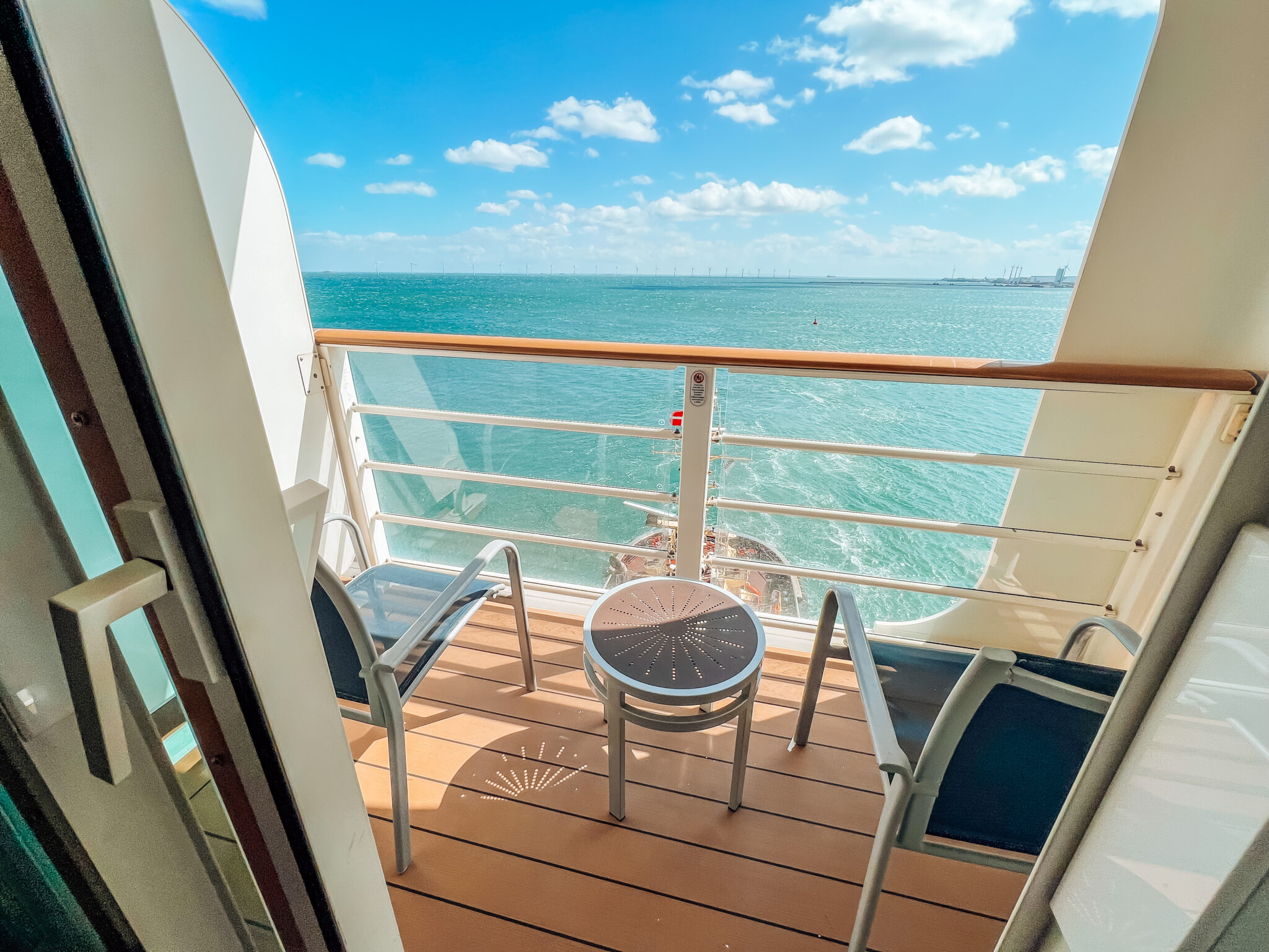 Disney Dream Stateroom Deluxe Family Oceanview with Verandah 7092